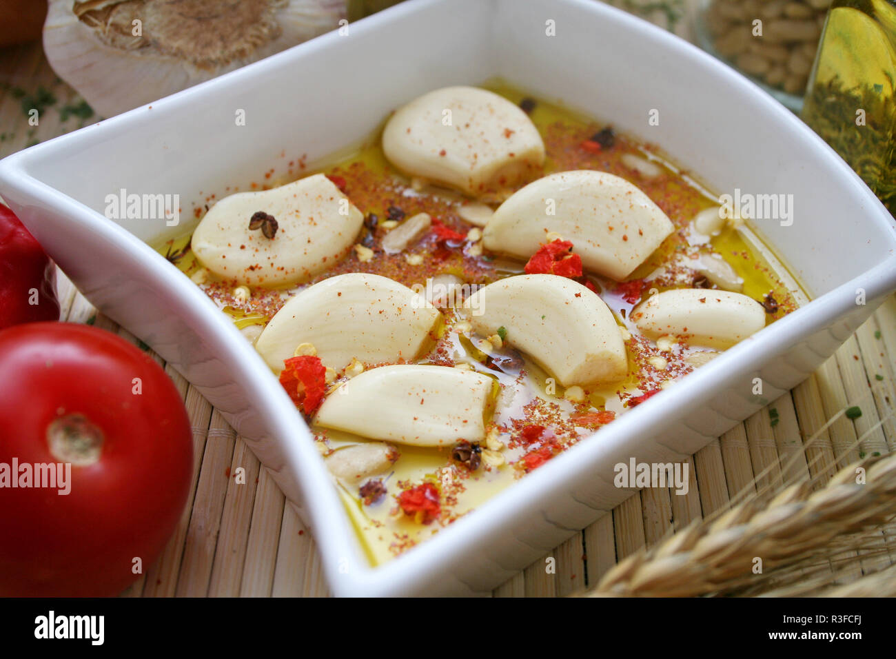 Garlic toes hi-res stock photography and images - Alamy