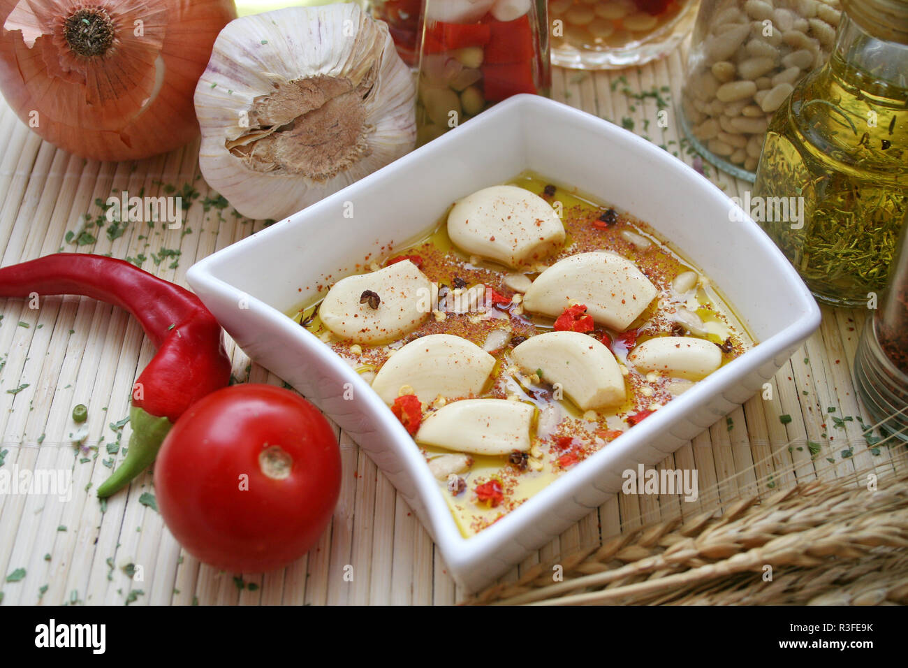 Garlic toes hi-res stock photography and images - Alamy