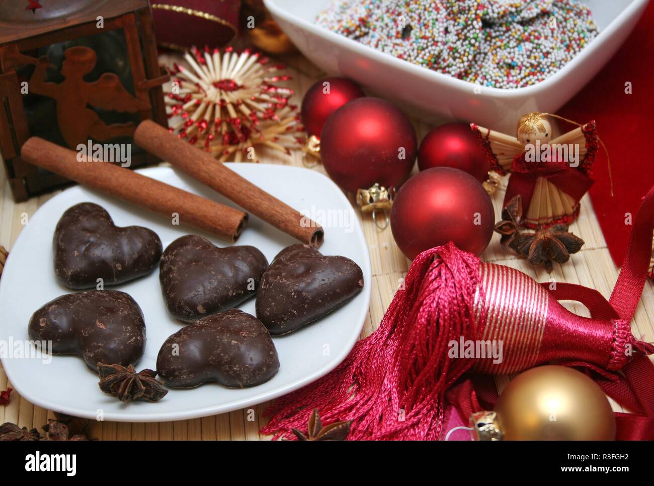 Gingerbread angels hi-res stock photography and images - Alamy