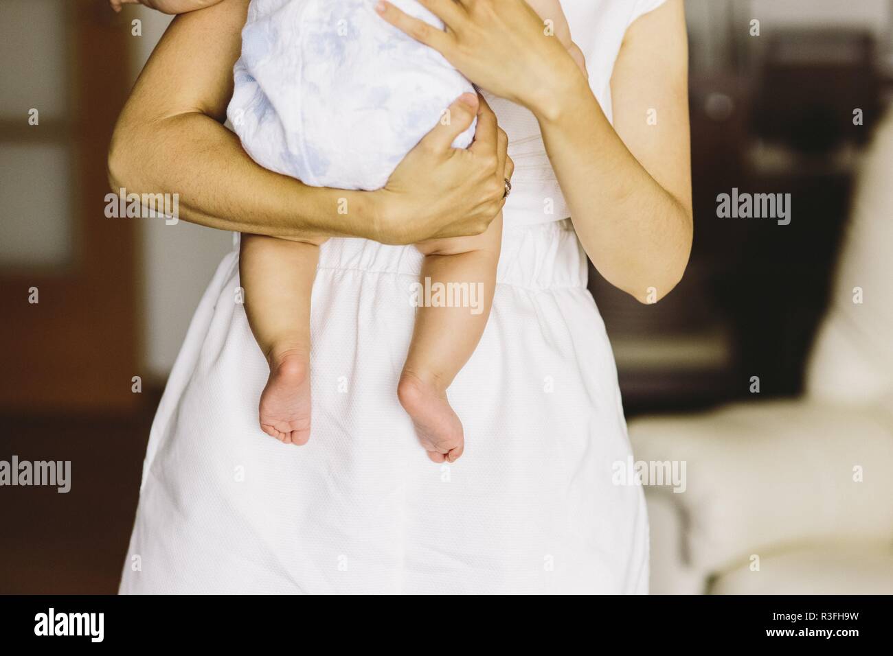 Feet and legs of children playing Stock Photo - Alamy