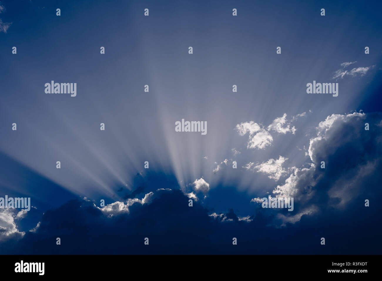 Blue sky very saturated with sun rays Stock Photo - Alamy