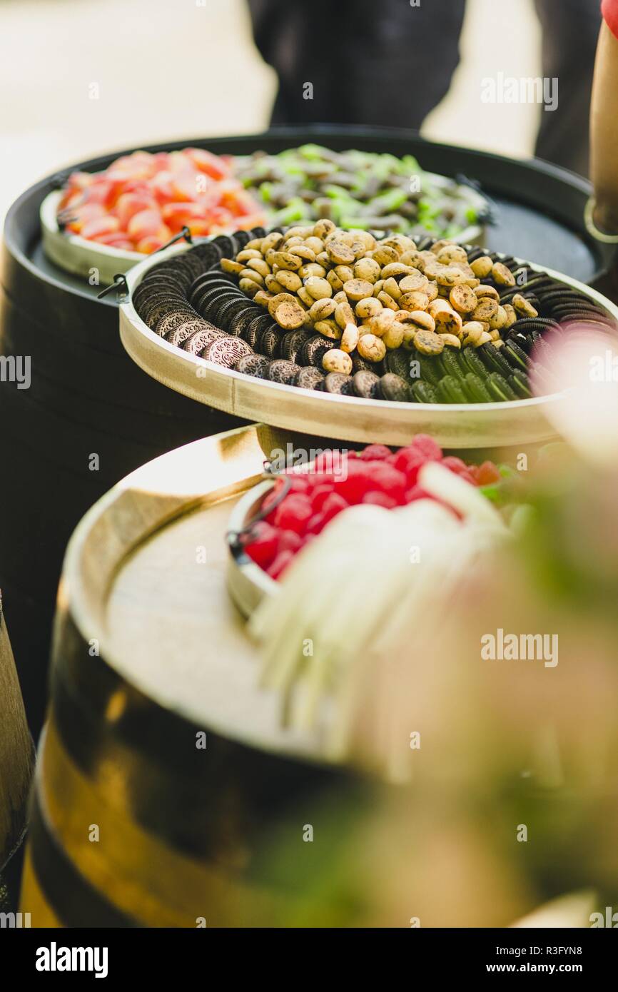 Candy Bar. Delicious sweet buffet with cupcakes and jelly beans Stock ...