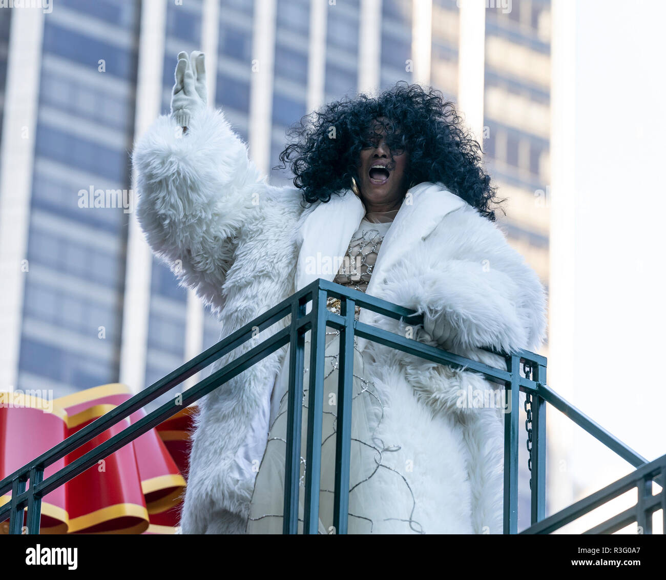 New York, New York, United States. 22nd Nov, 2018. Diana Ross rides ...