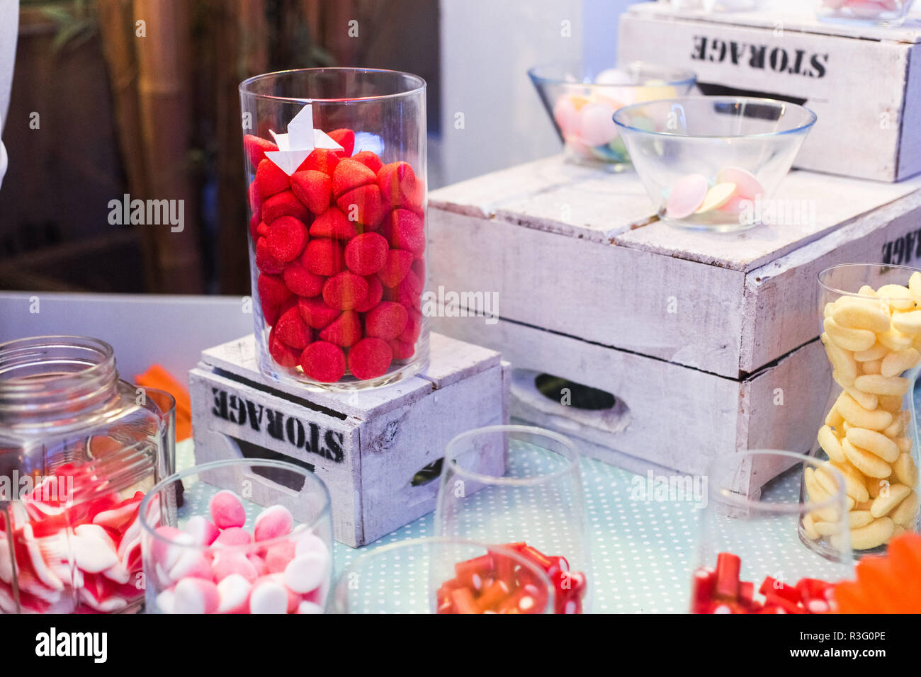 Candy Bar. Delicious sweet buffet with cupcakes and jelly beans Stock ...