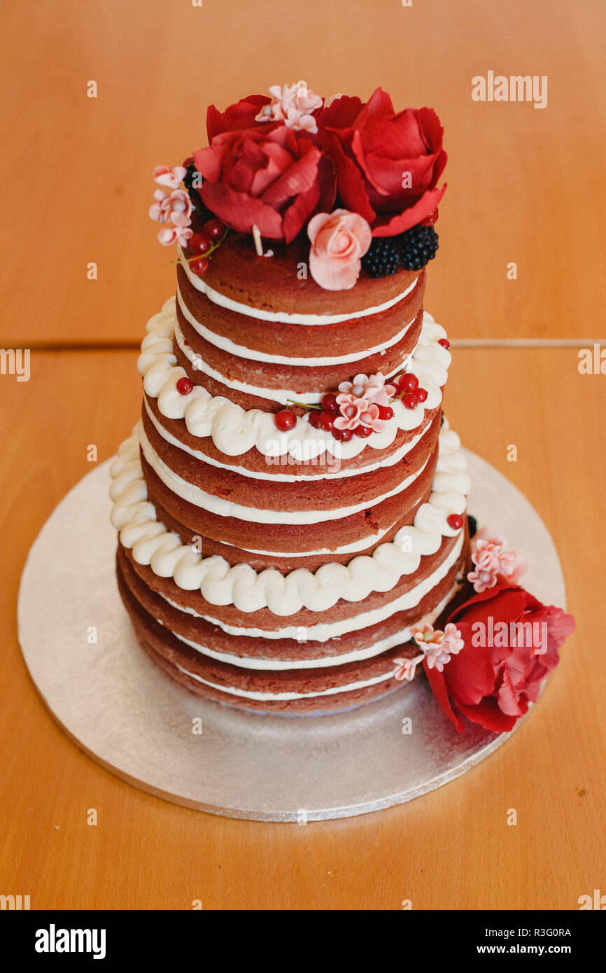 Real wedding cake hi-res stock photography and images - Alamy