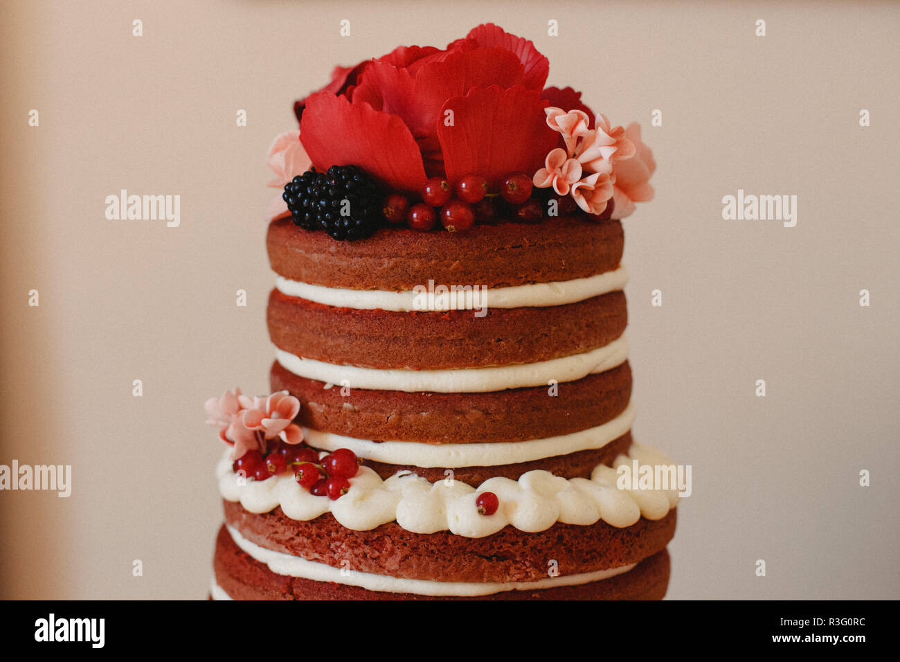 Real wedding cake hi-res stock photography and images - Alamy