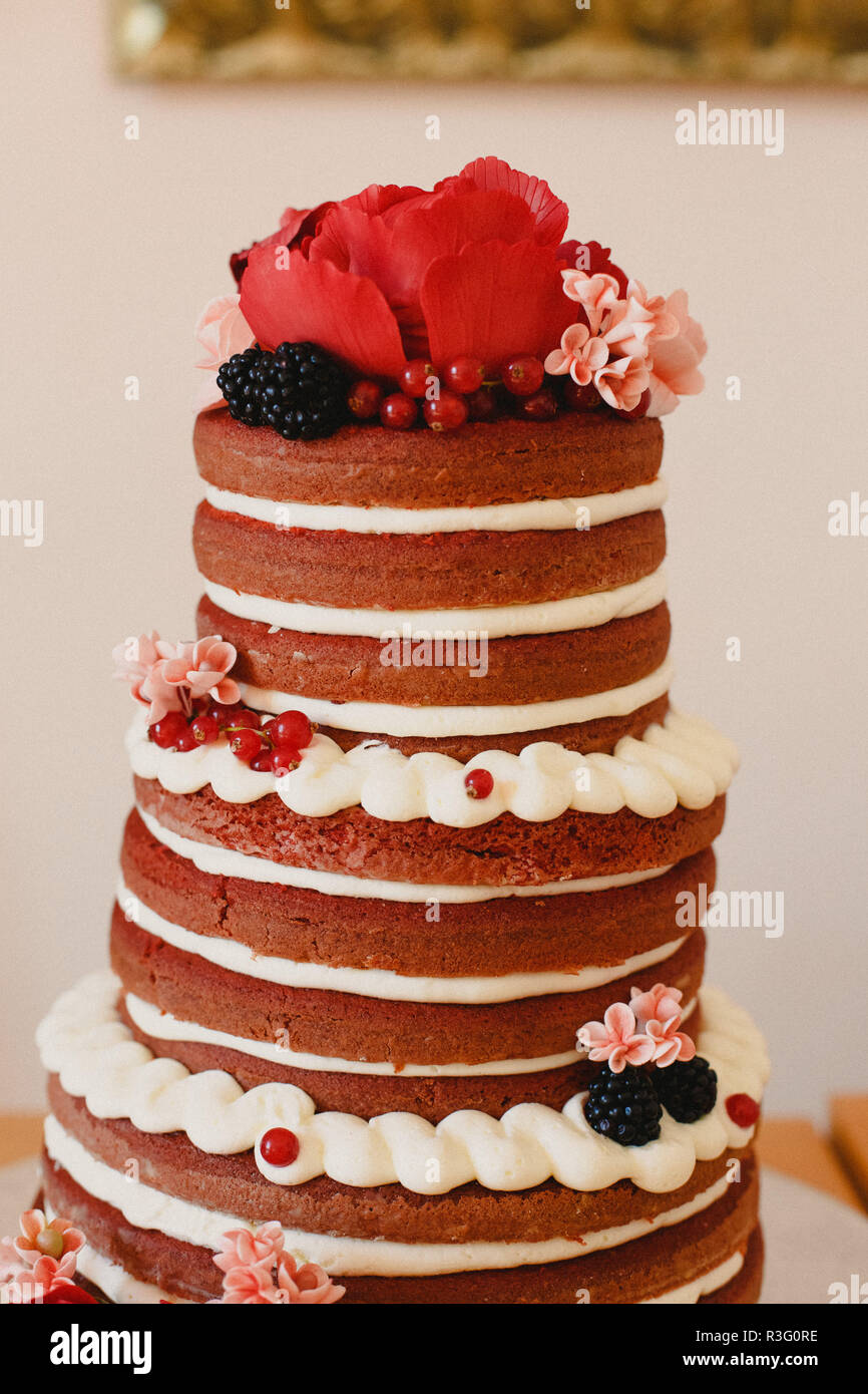 Real wedding cake hi-res stock photography and images - Alamy