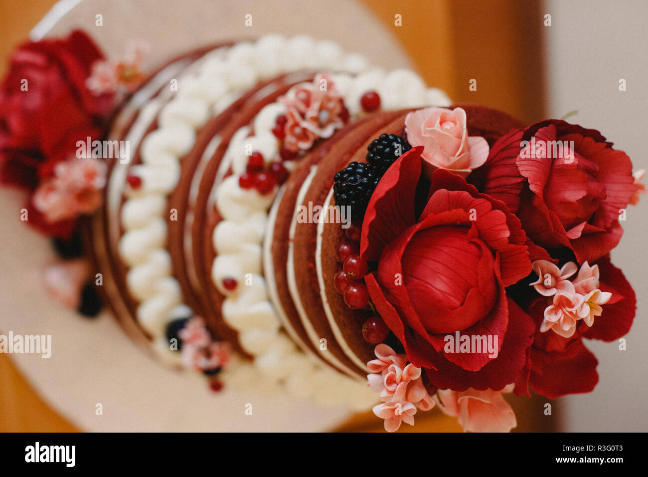 Real wedding cake hi-res stock photography and images - Alamy