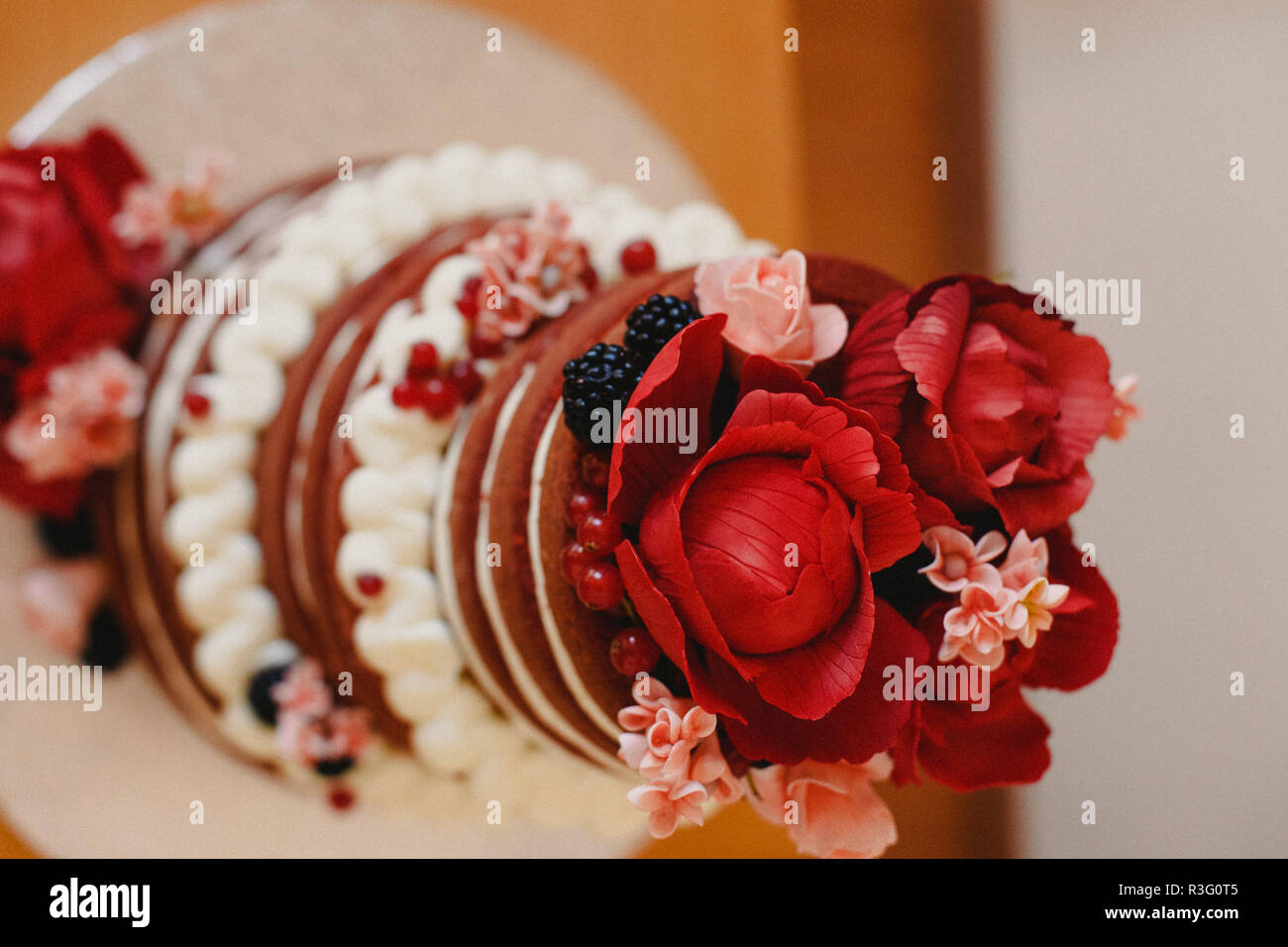 Real wedding cake hi-res stock photography and images - Alamy