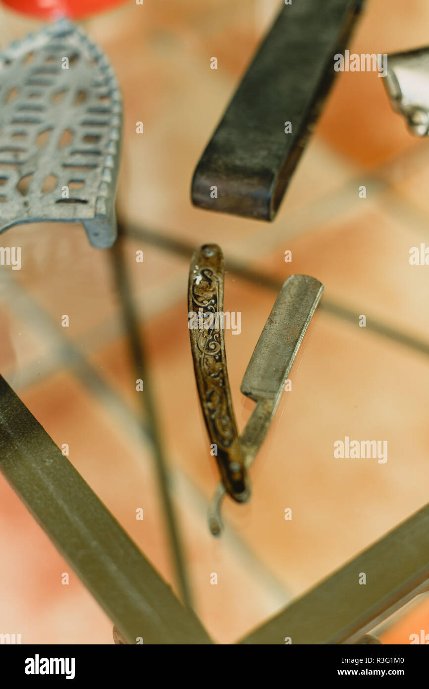 Blades and razor tools of a barber Stock Photo - Alamy