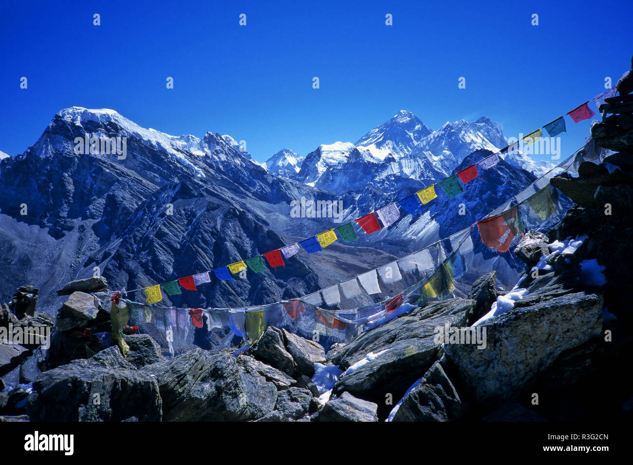 Coloured trekking flags hi-res stock photography and images - Alamy
