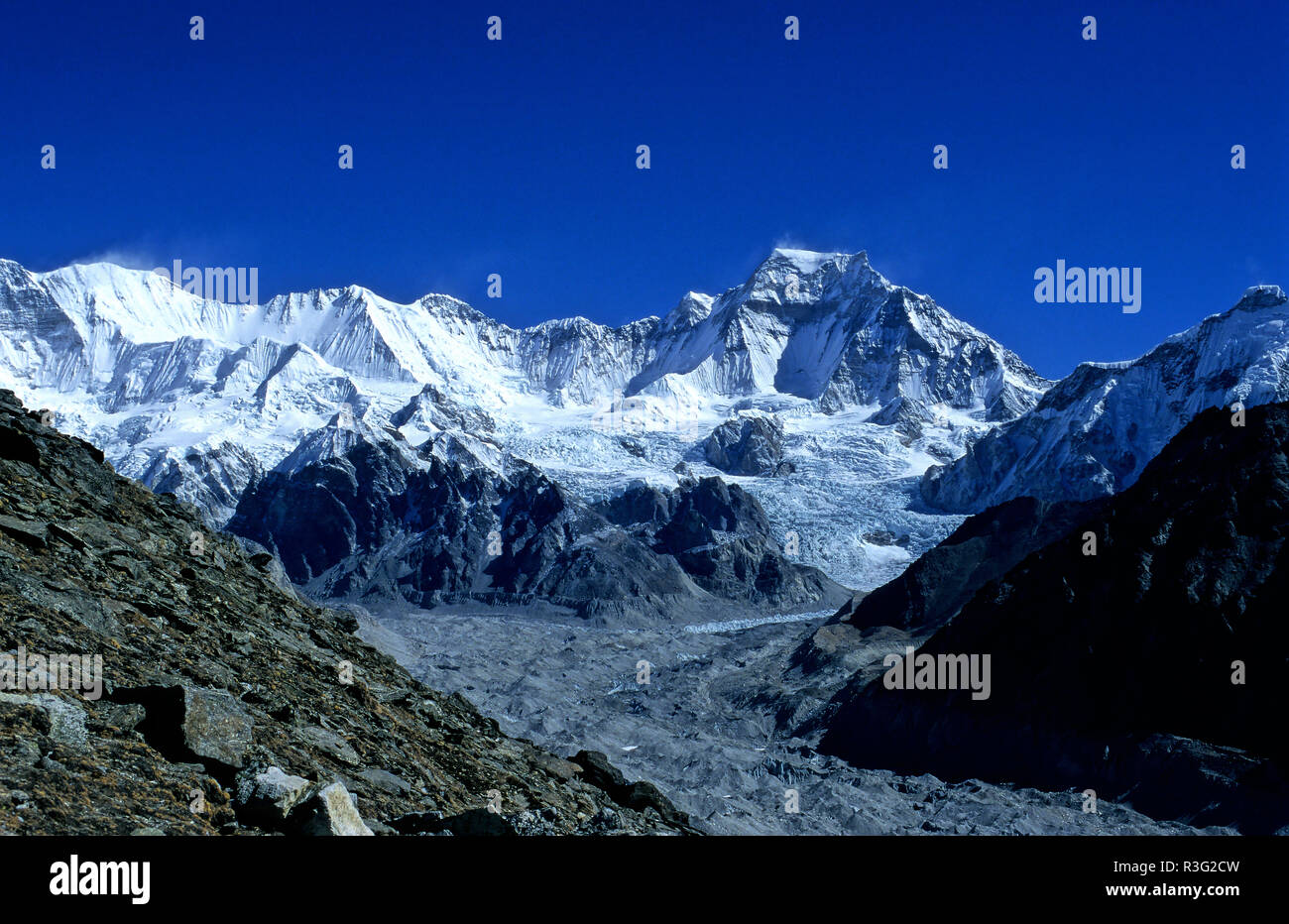 Gyachung kang nepal hi-res stock photography and images - Alamy
