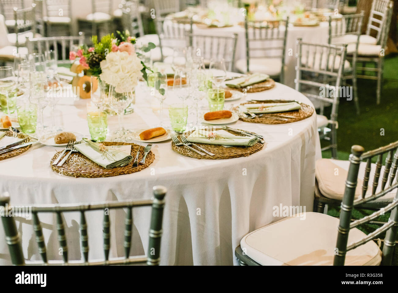wedding cutlery and centerpiece Stock Photo - Alamy