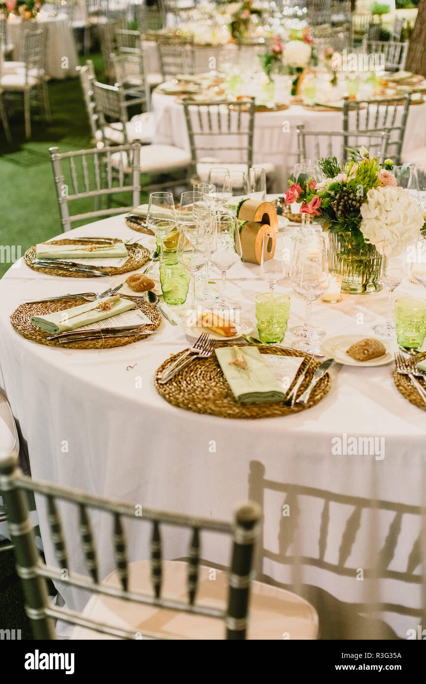 wedding cutlery and centerpiece Stock Photo - Alamy