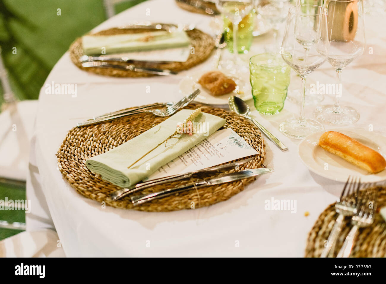 wedding cutlery and centerpiece Stock Photo - Alamy