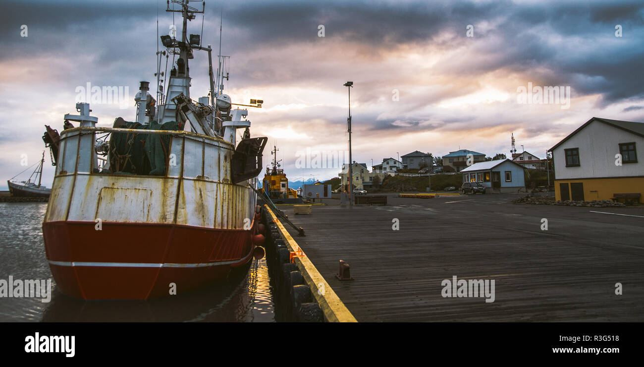 Icelandic landscapes full of green grass, sea and blue sky Stock Photo ...