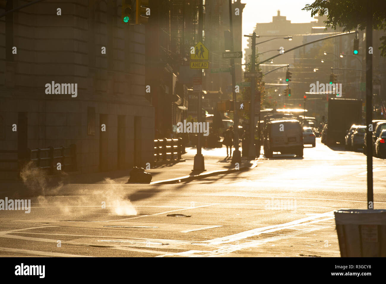 Steam new york manhole hi-res stock photography and images - Alamy