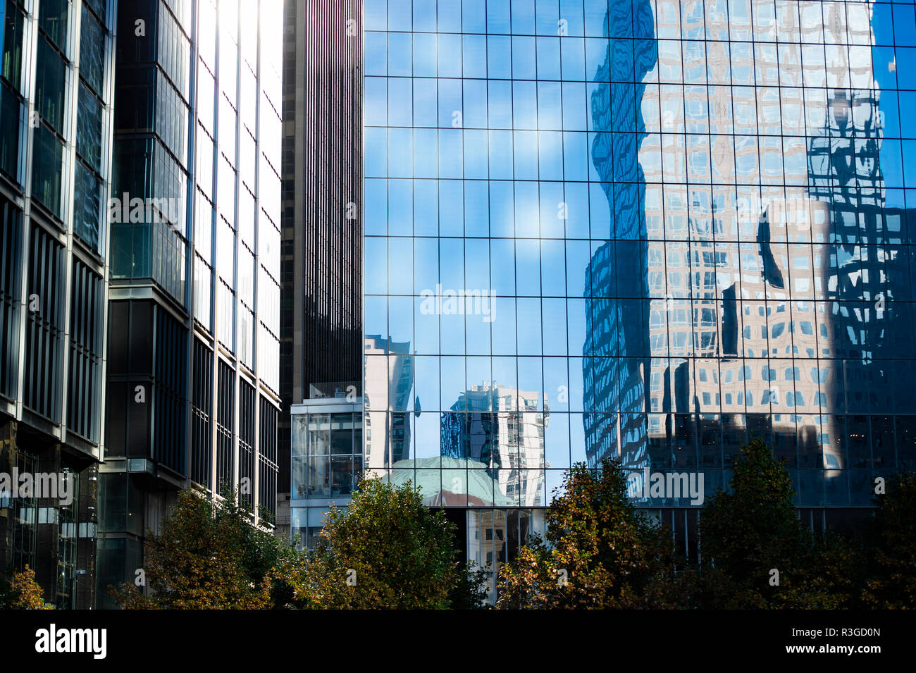 Manhattan brick building windows hi-res stock photography and images ...