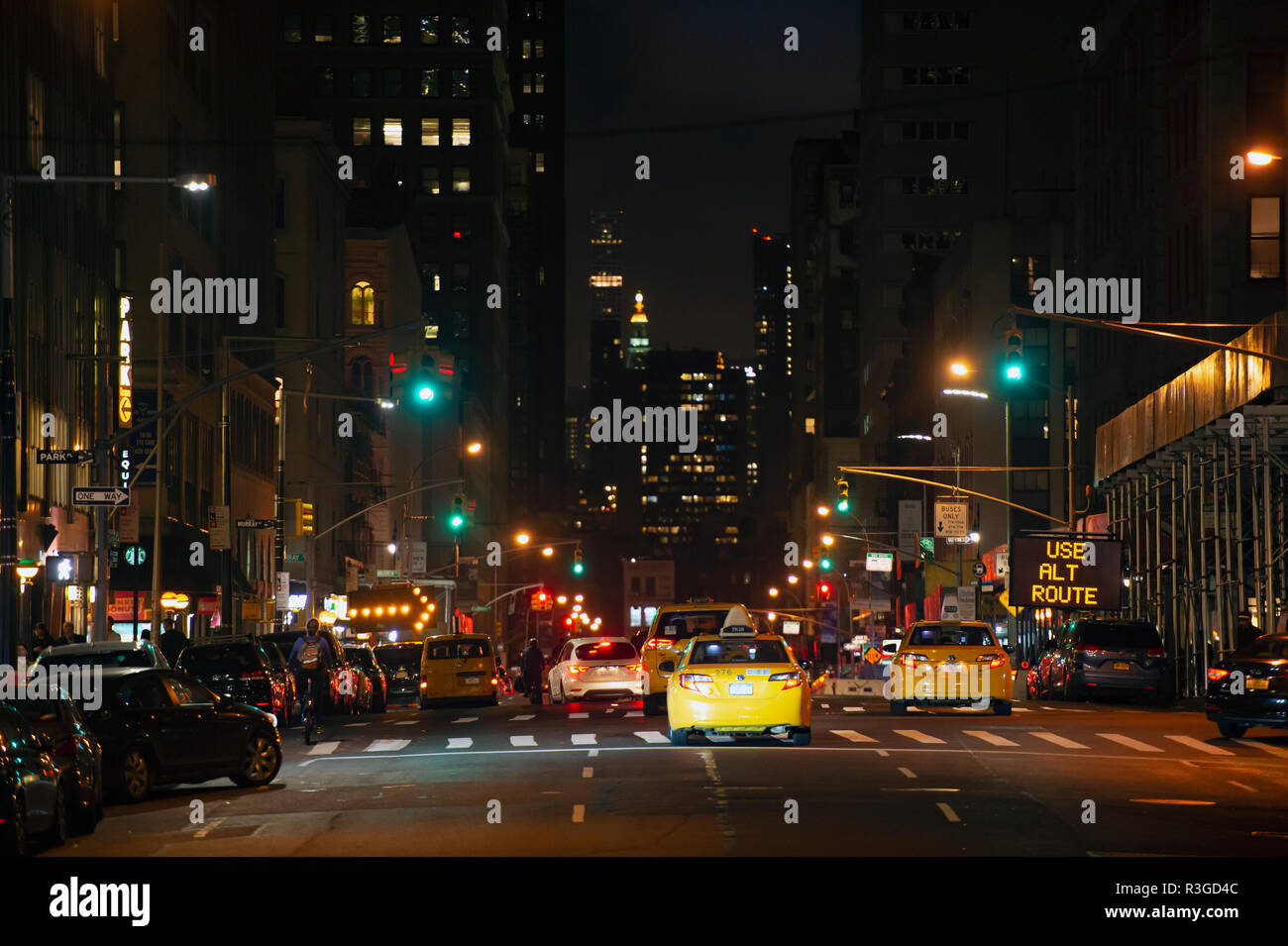 NEW YORK CITY - USA - 29 OCTOBER 2017. Local traffic between the ...