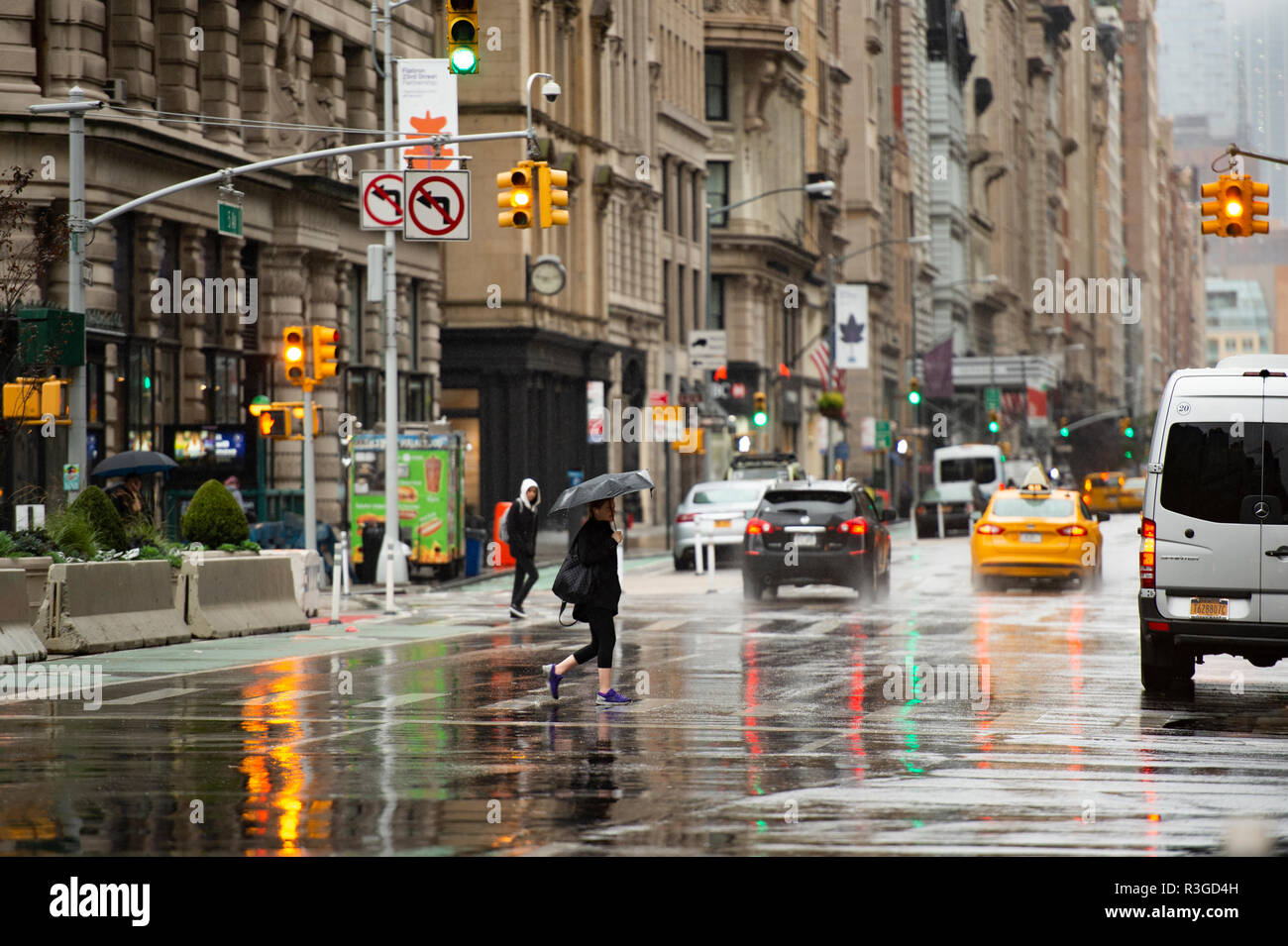 A rainy day in the times square manhattan hi-res stock photography and ...