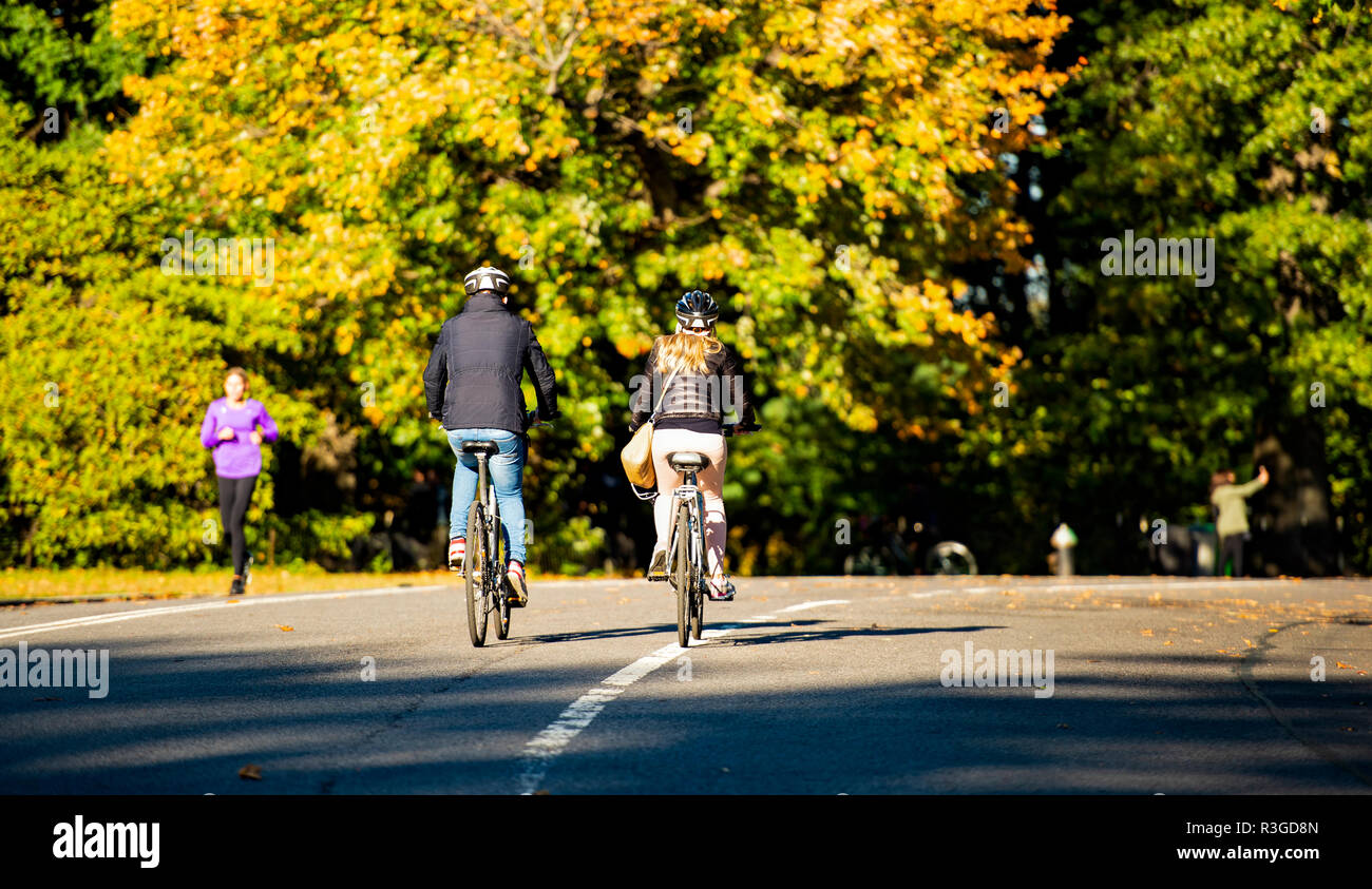 Biking new york city central park hi-res stock photography and images ...
