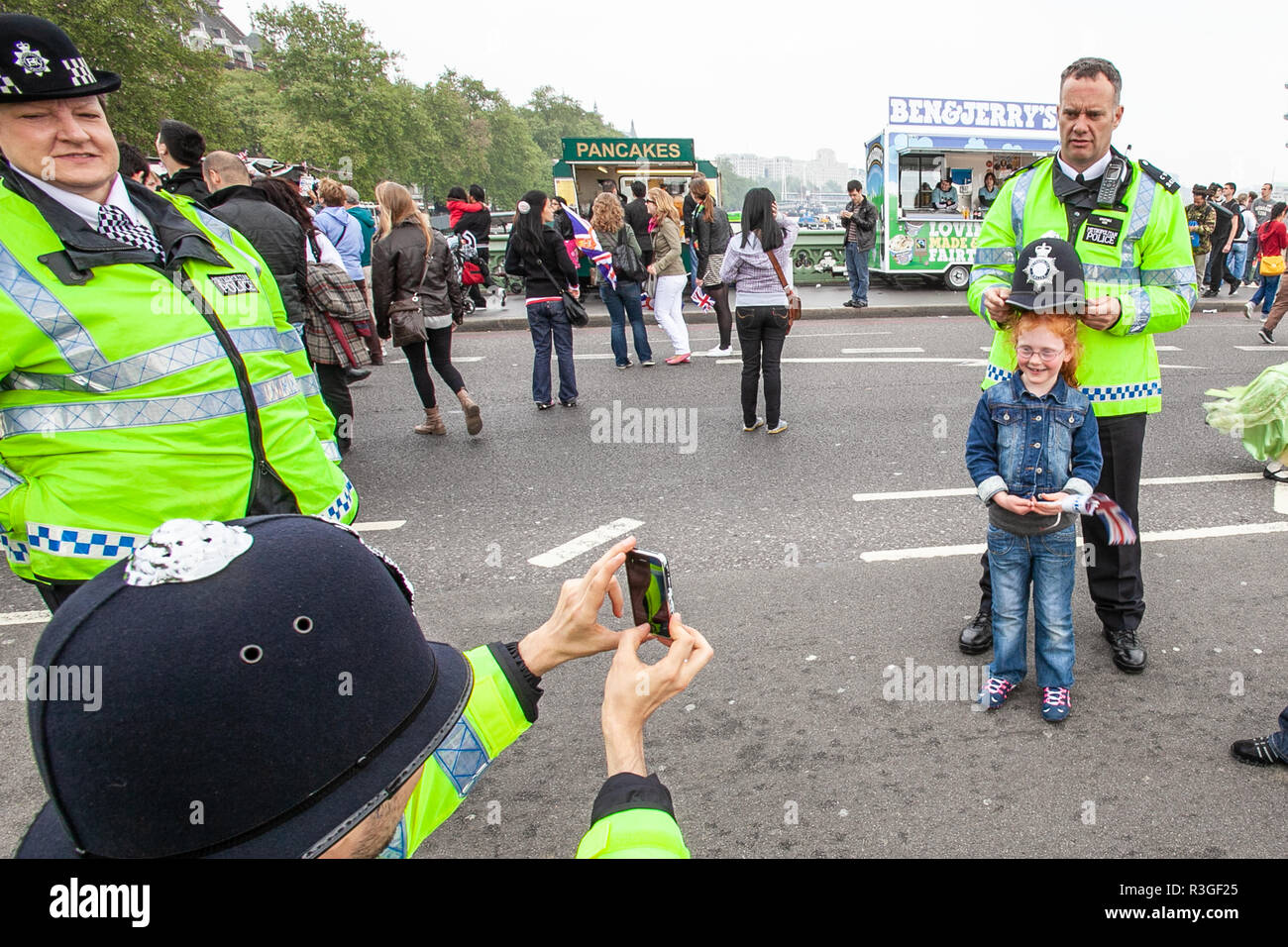 Police constable patrol london hi-res stock photography and images - Alamy