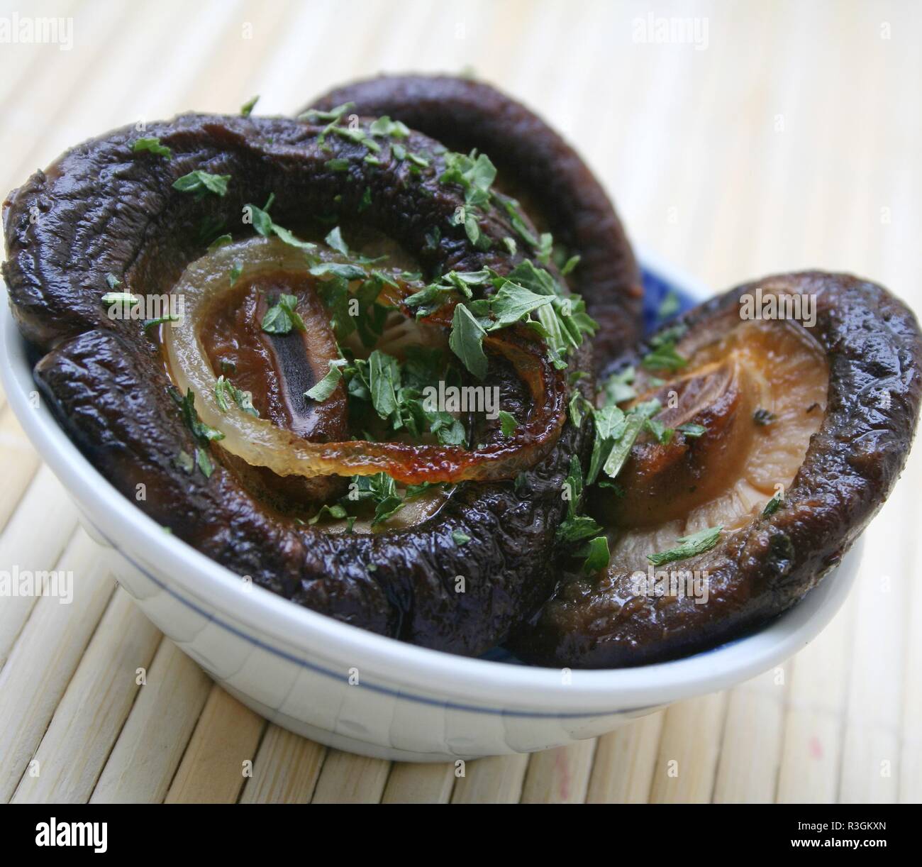 Shiitake pilze hi-res stock photography and images - Alamy