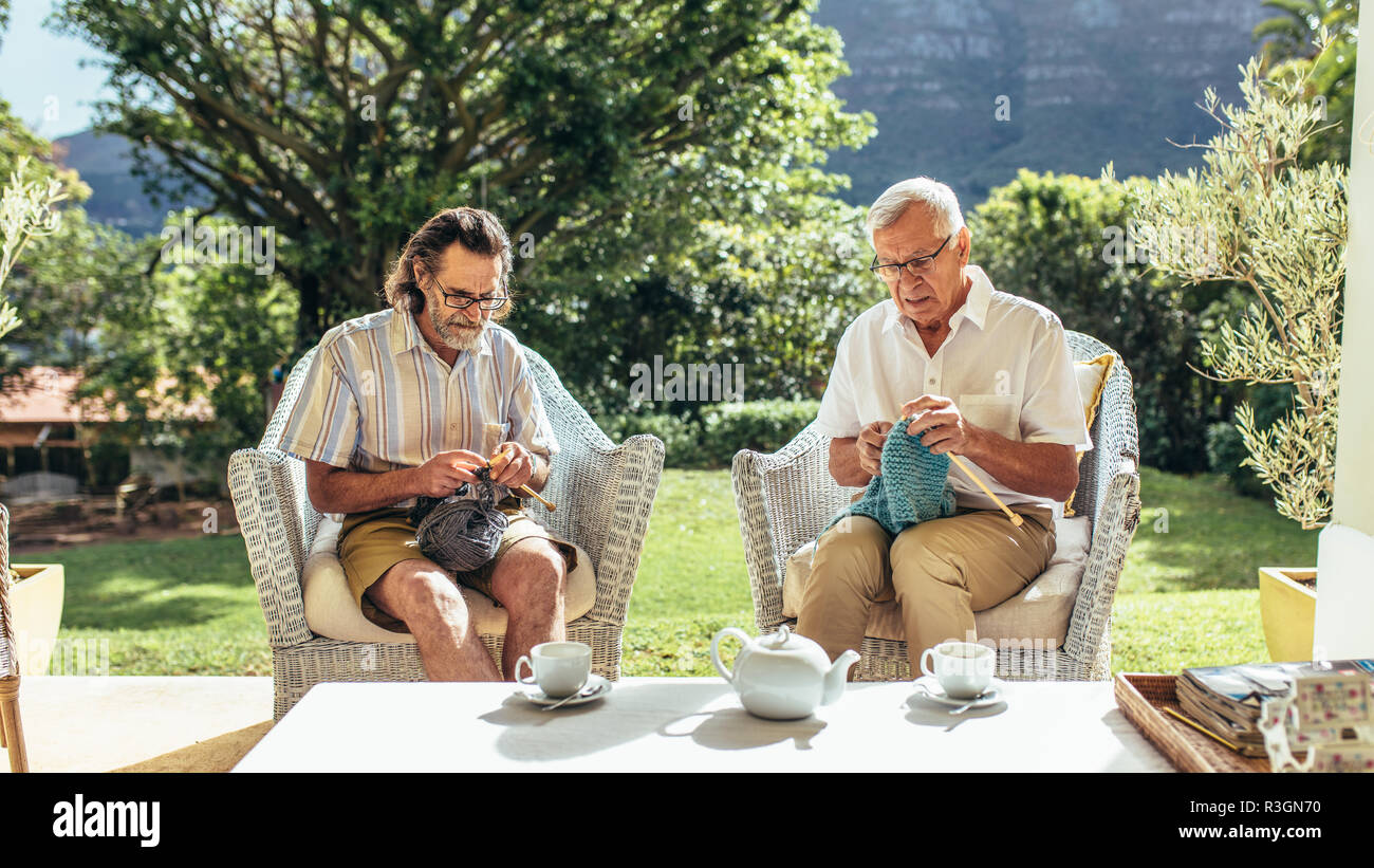Two senior men sitting hi-res stock photography and images - Alamy
