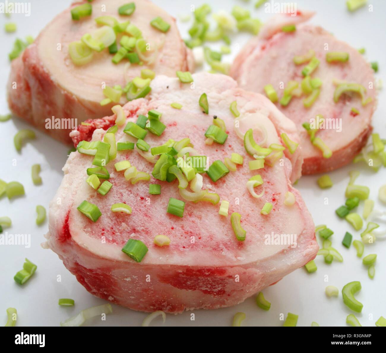 Rinderknochen hi-res stock photography and images - Alamy