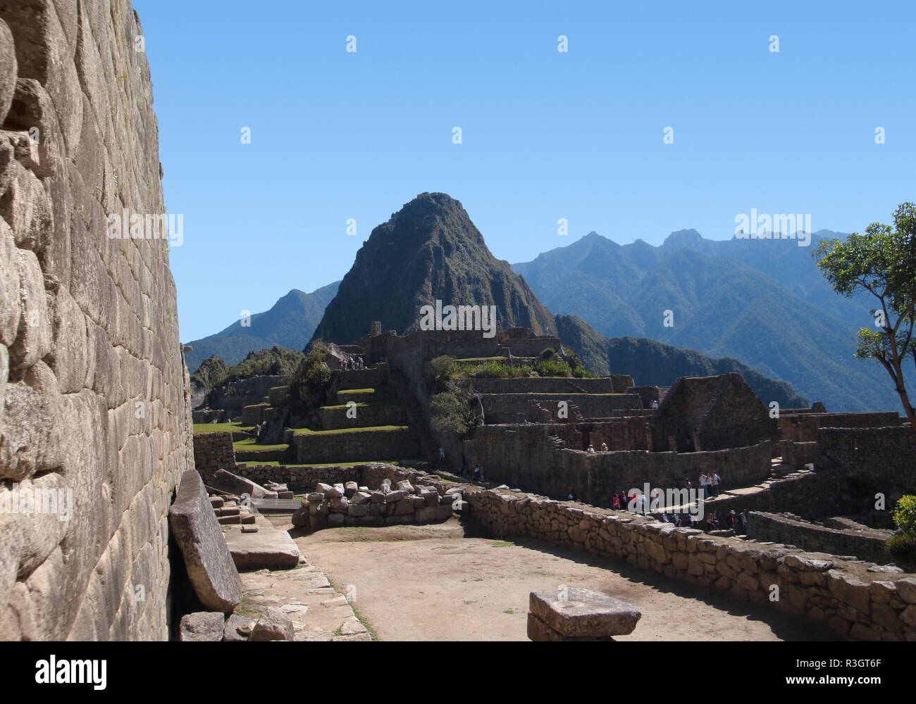 Machu picchu buildings roof hi-res stock photography and images - Alamy