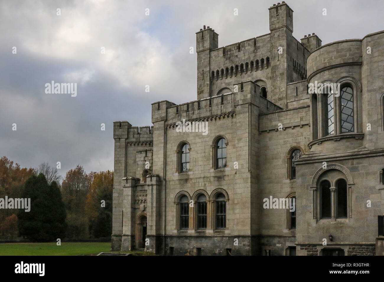 Game of thrones castle hi-res stock photography and images - Alamy