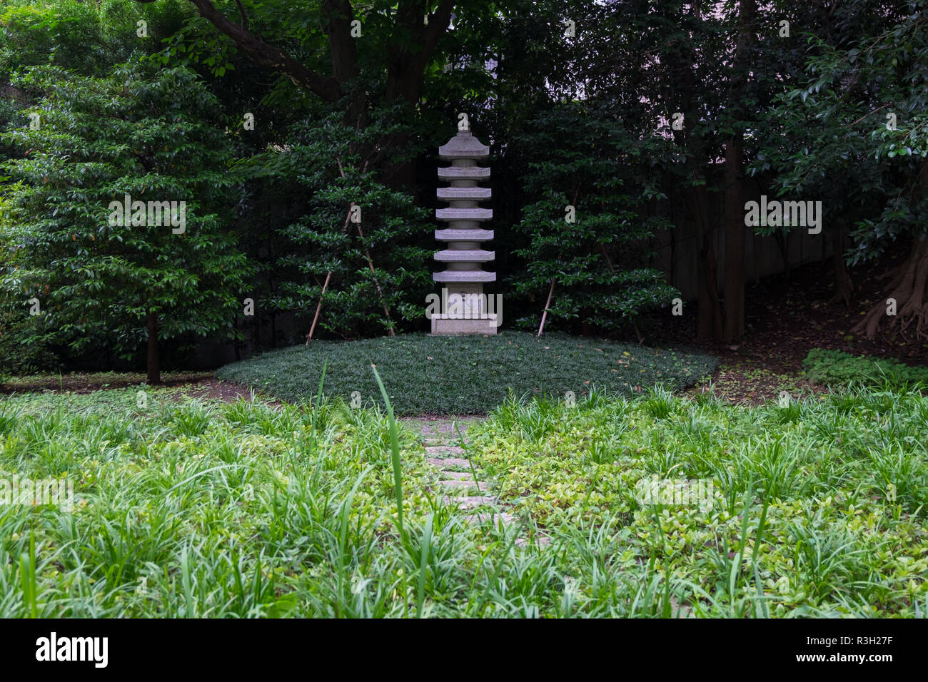 A little, hidden gem of an urban garden in the Akasaka area of Tokyo ...