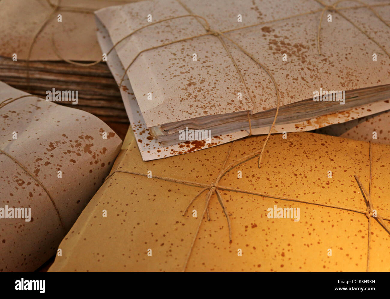 String wad hi-res stock photography and images - Alamy