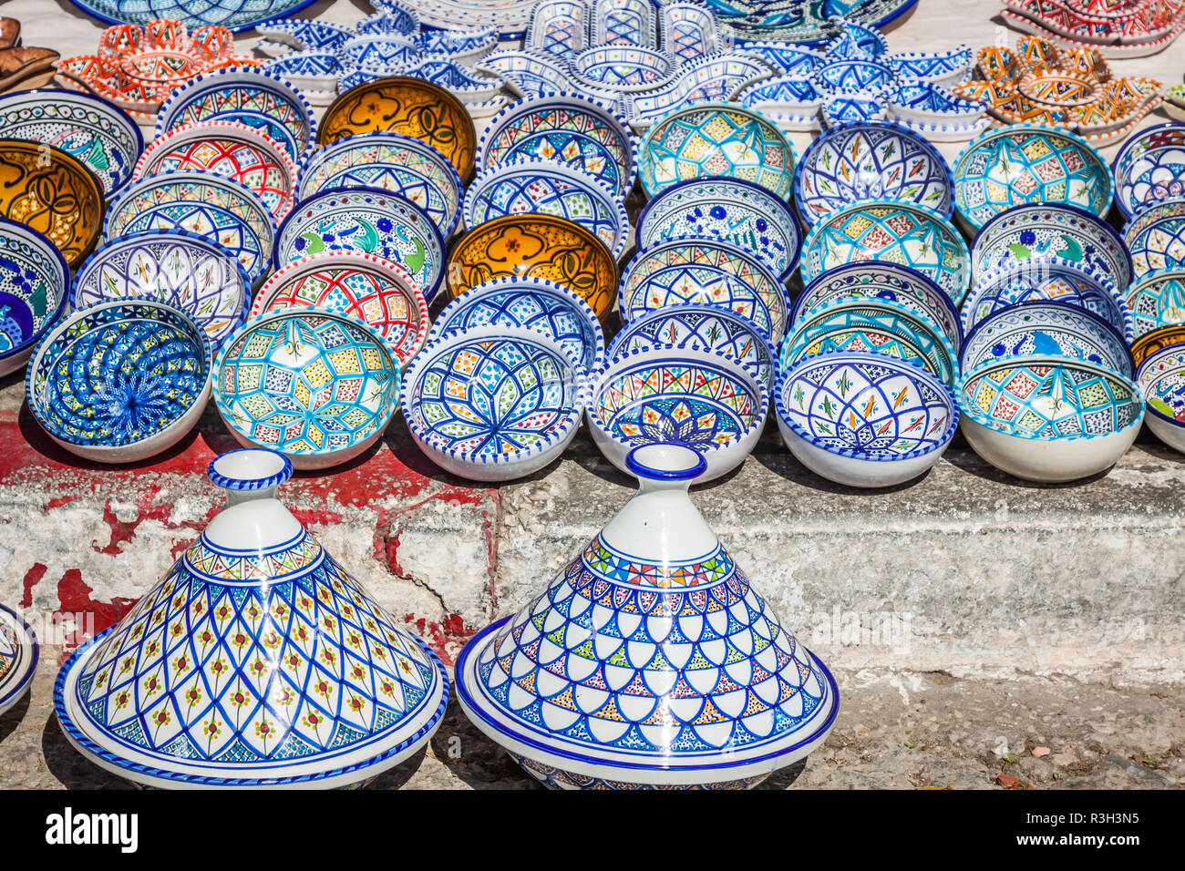 Pottery arabian style hi-res stock photography and images - Alamy