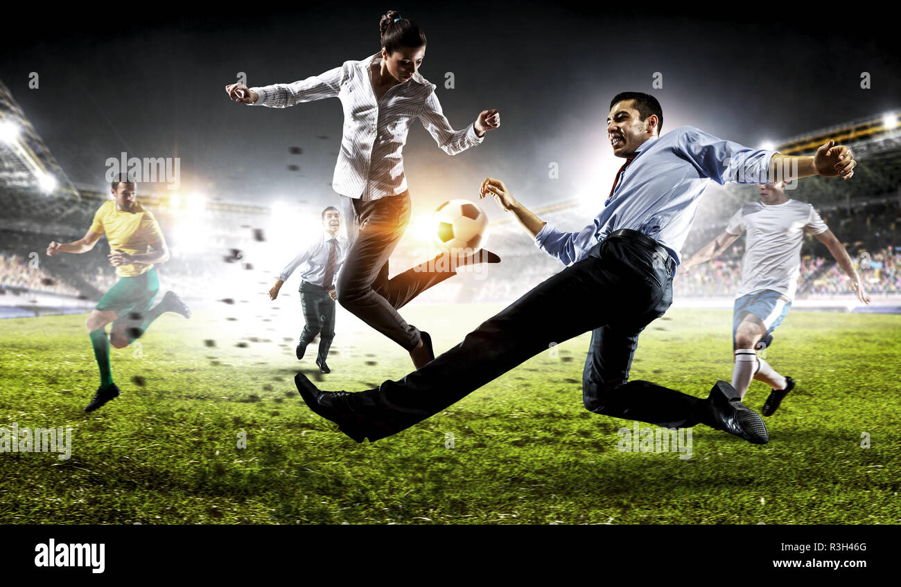 Team teambuilding hi-res stock photography and images - Alamy