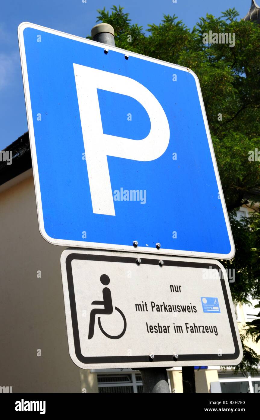 Behindertenzeichen hi-res stock photography and images - Alamy