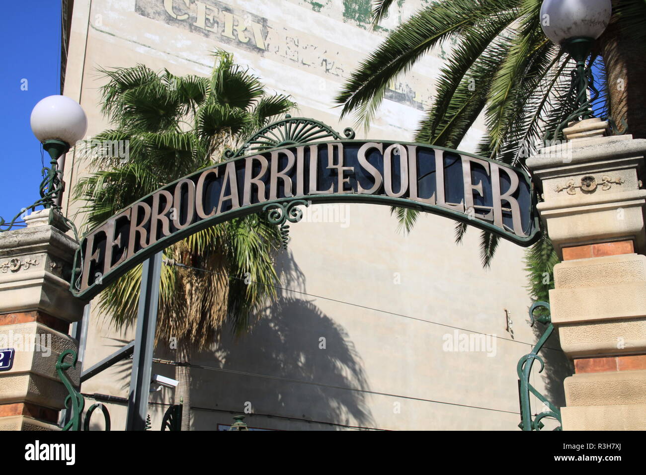 entrance train station Stock Photo - Alamy