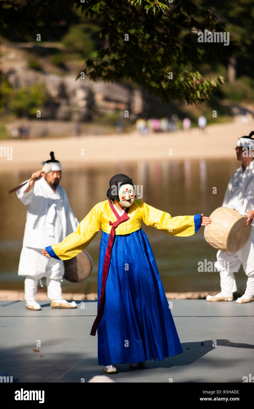 Talchum hi-res stock photography and images - Alamy