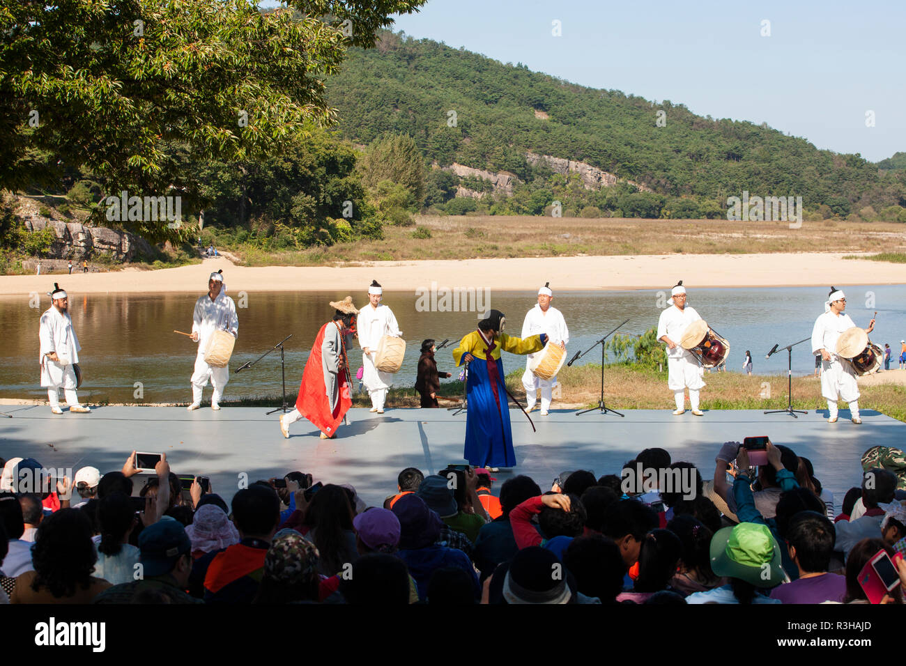 Korean traditional mask hi-res stock photography and images - Alamy