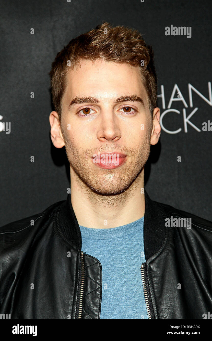 NEW YORK, NY - JUNE 06: Jordan Gavaris attends the 2017 IFC Split ...