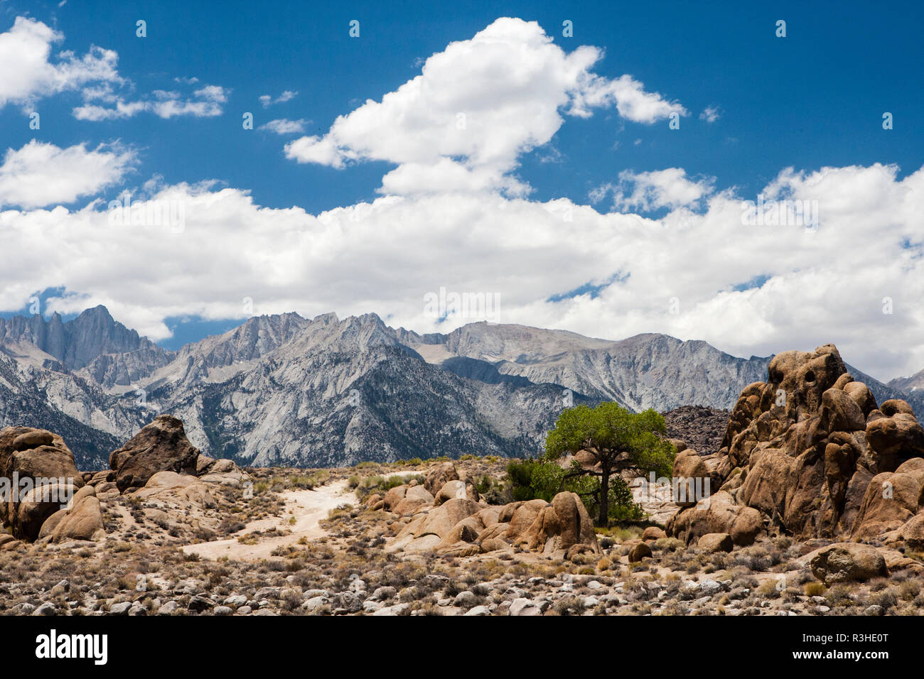 rock formations in the alabama hills Stock Photo - Alamy