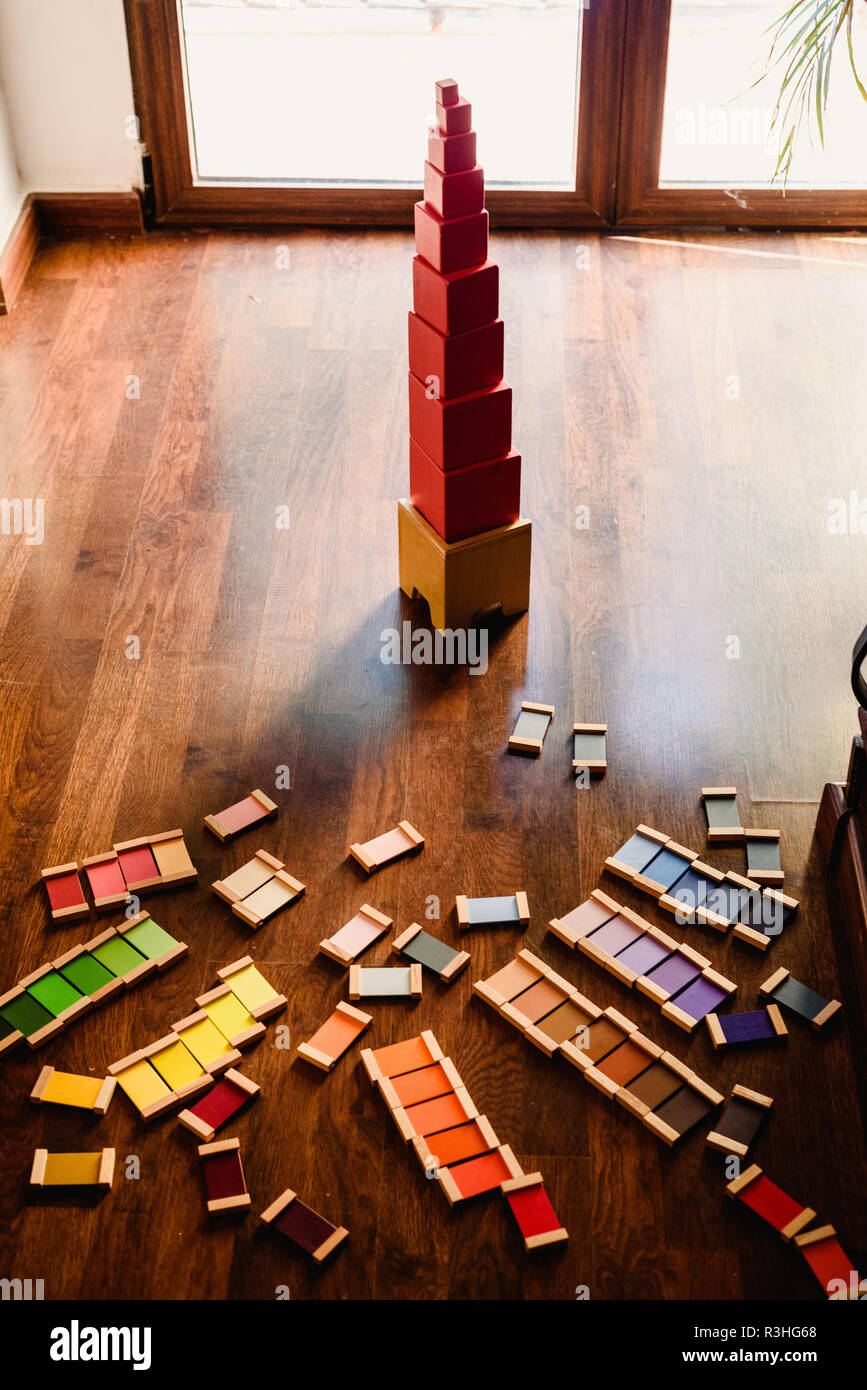 Children playing with pink tower in a Montessori class Stock Photo - Alamy