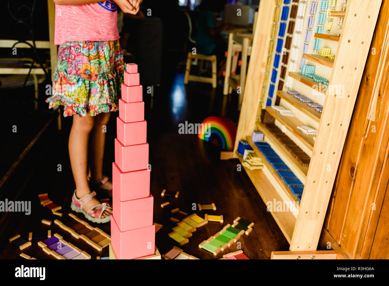 Children playing with pink tower in a Montessori class Stock Photo - Alamy