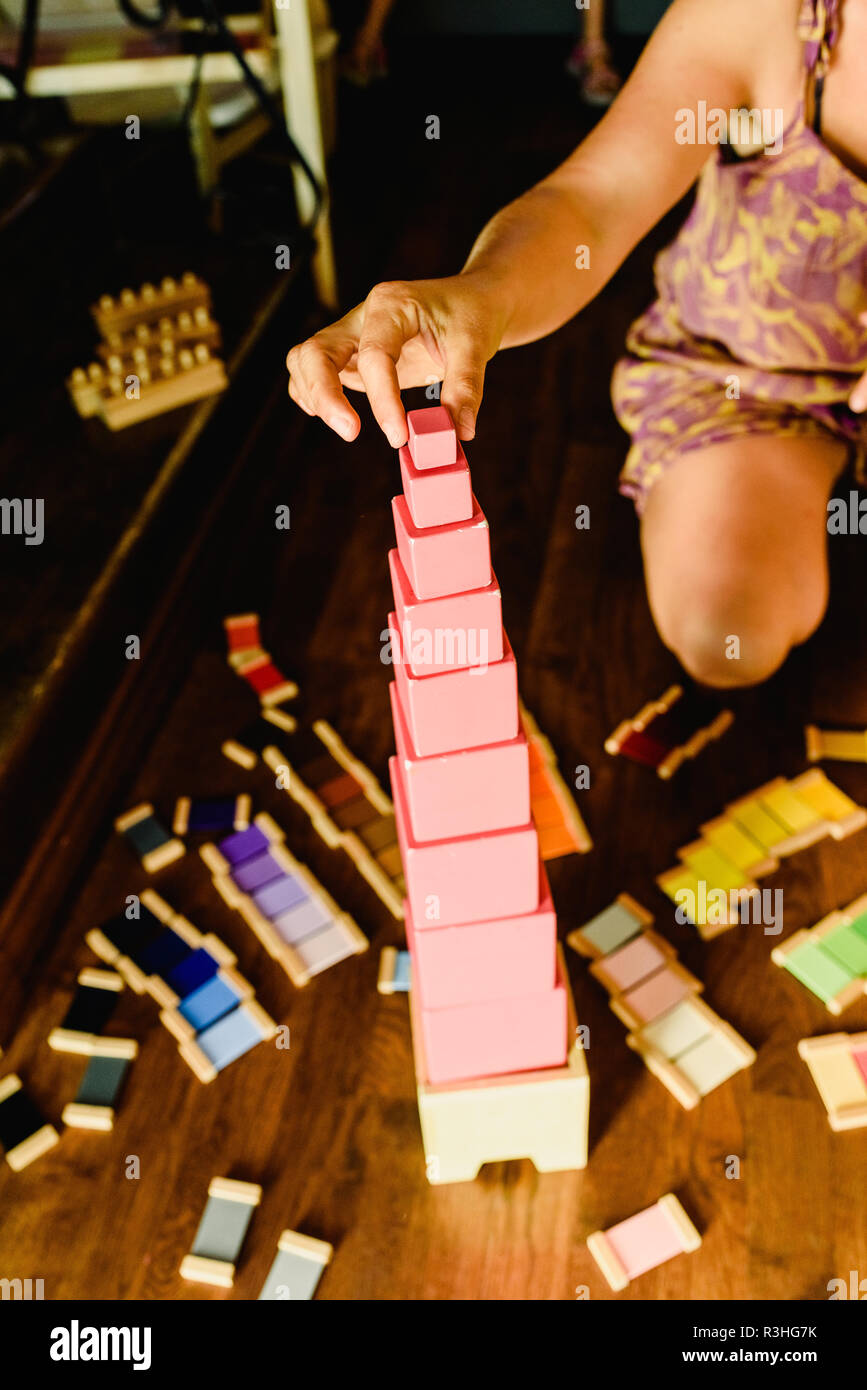 Children playing with pink tower in a Montessori class Stock Photo - Alamy