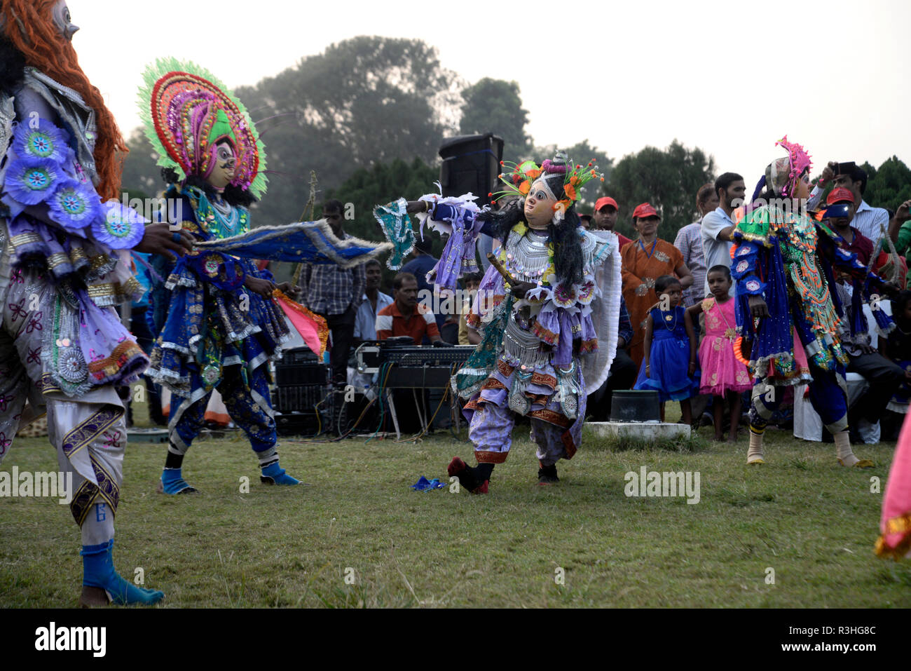 Chau artists hi-res stock photography and images - Alamy