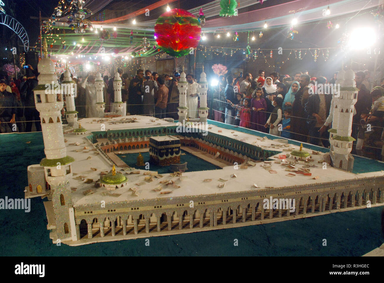 Lahore, Pakistan. 20th Oct, 2006. Pakistani people watching models of ...