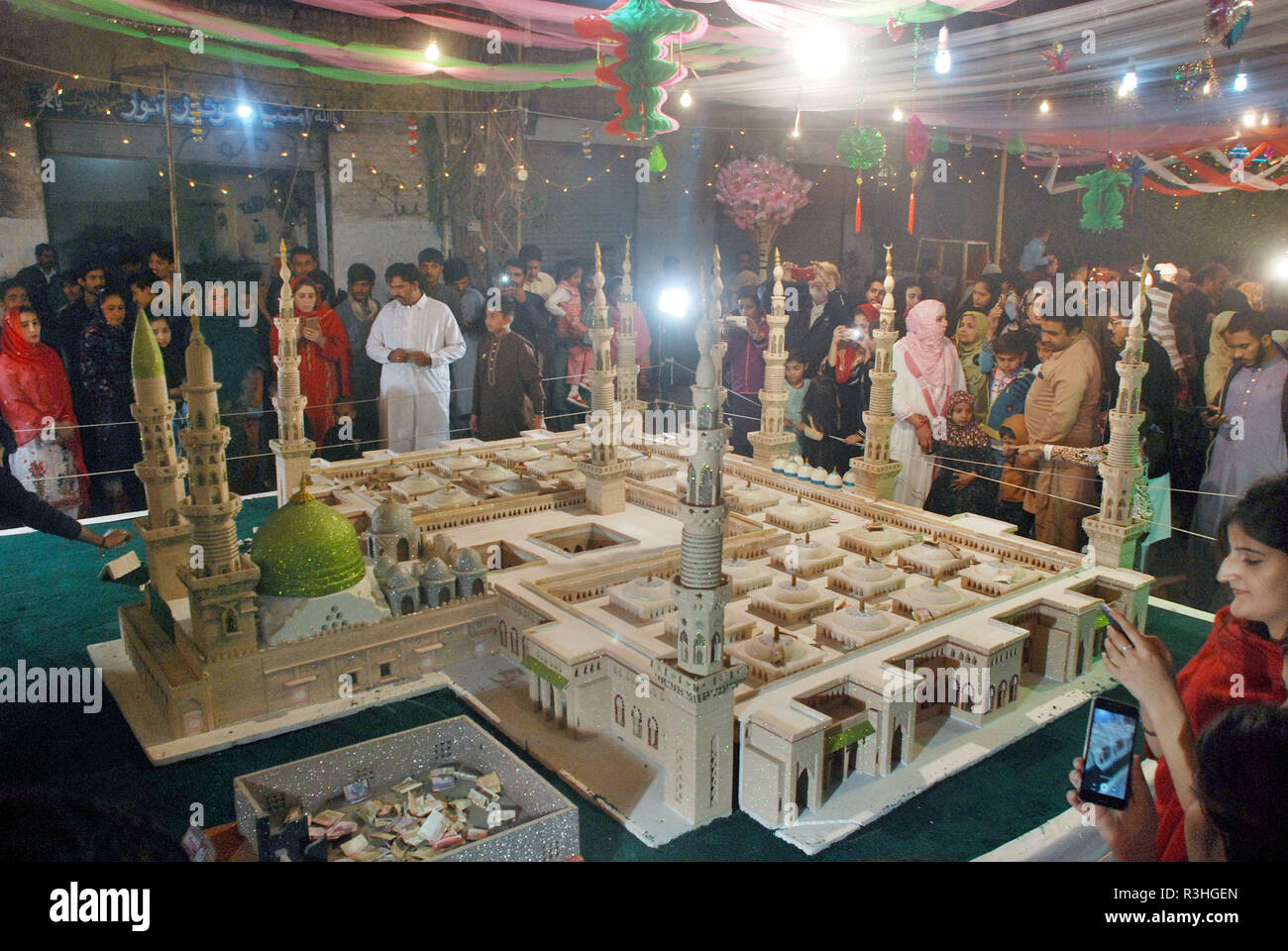Lahore, Pakistan. 20th Oct, 2006. Pakistani people watching models of ...