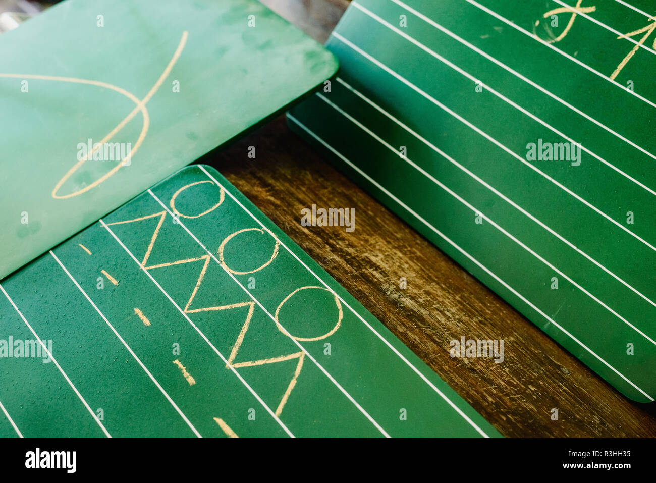 White chalk marks blackboard hi-res stock photography and images - Alamy