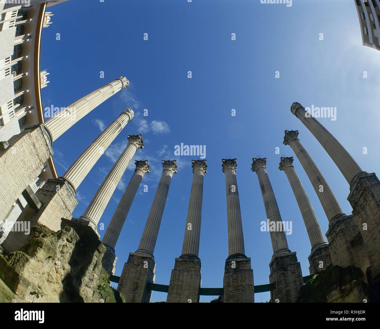 TEMPLO ROMANO-COLUMNAS-OJO DE PEZ. Location: TEMPLO DE CLAUDIO MARCELO ...