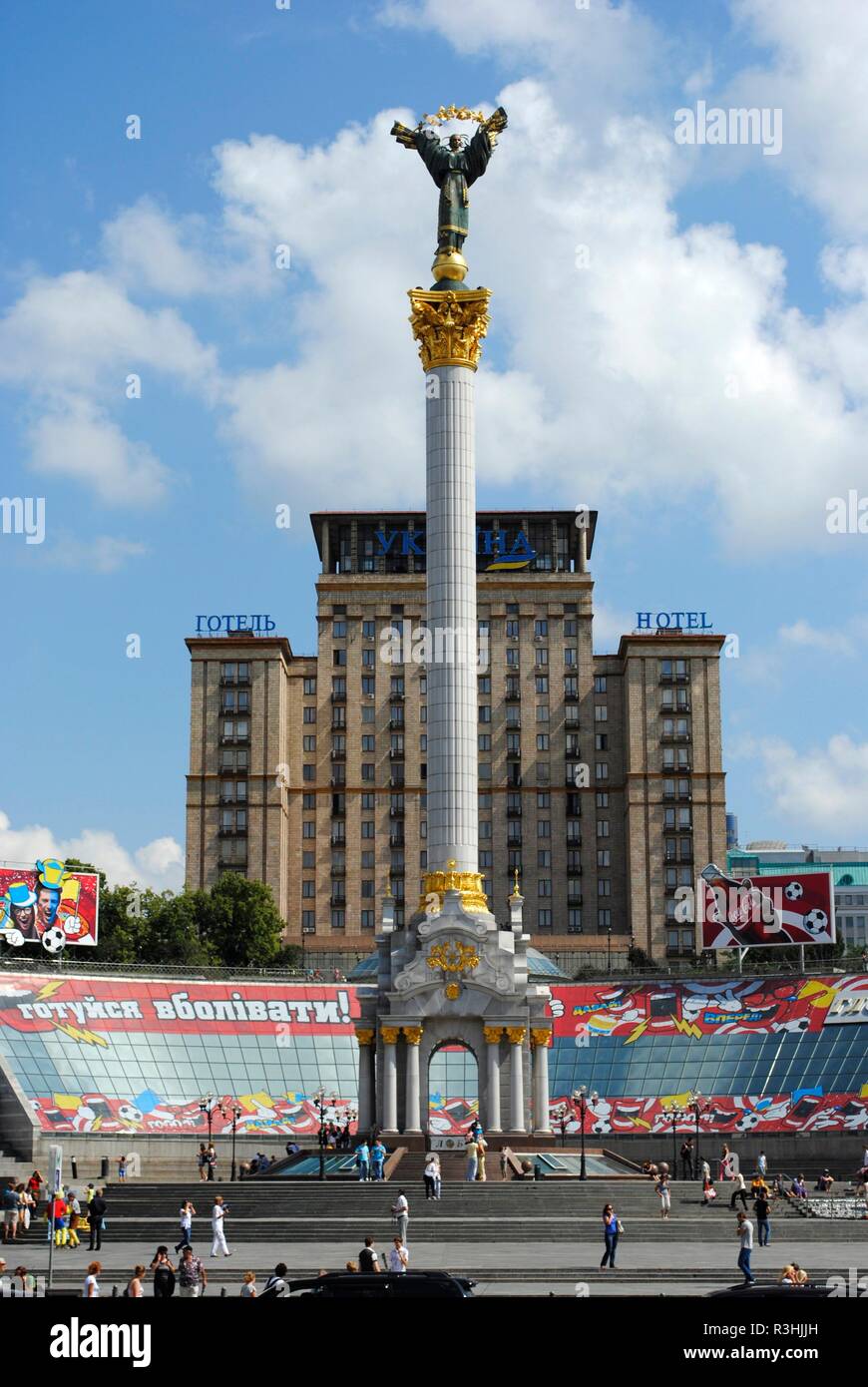 UCRANIA. KIEV (KYIV). Capital de la ciudad. Estatua de la Madre Ucrania ...